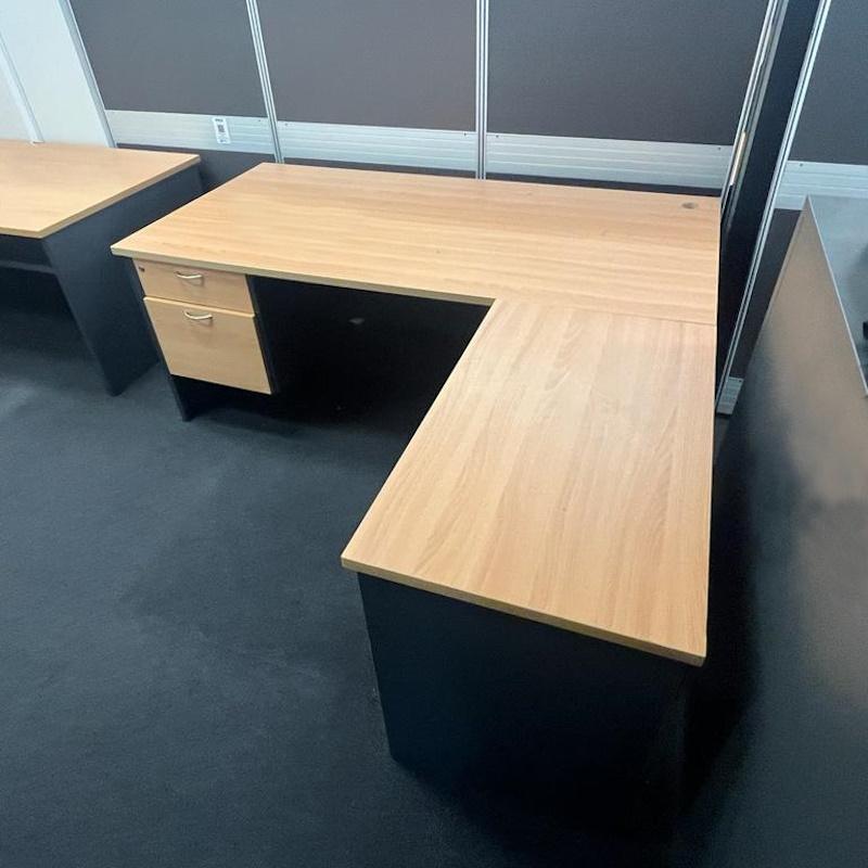 Desk and Return 1800 x 1800 - SOLD - Canterbury Used Office Furniture
