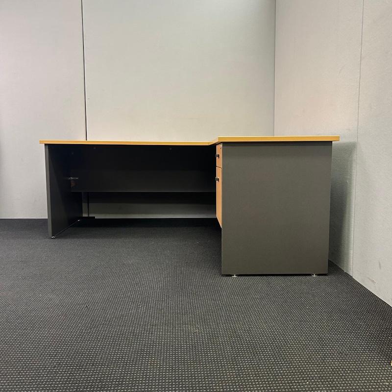 Desk and Return 1800 x 1800 - SOLD - Canterbury Used Office Furniture