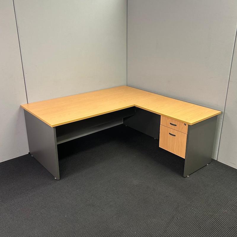 Desk and Return 1800 x 1800 - SOLD - Canterbury Used Office Furniture