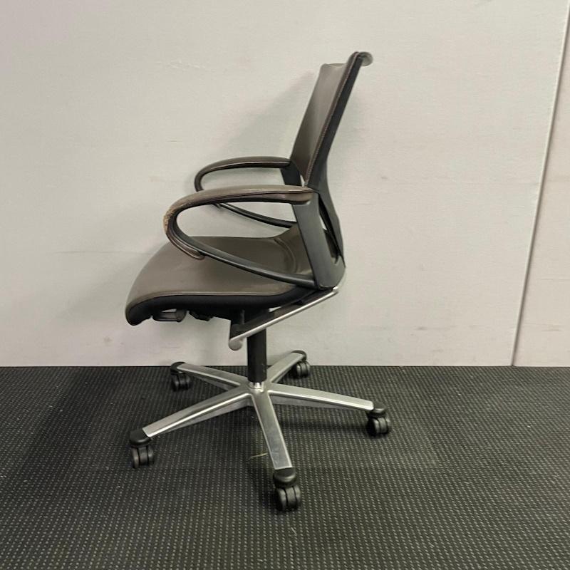 Modus Swivel Leather Chair by Wilkhahn - SOLD - Canterbury Used Office ...