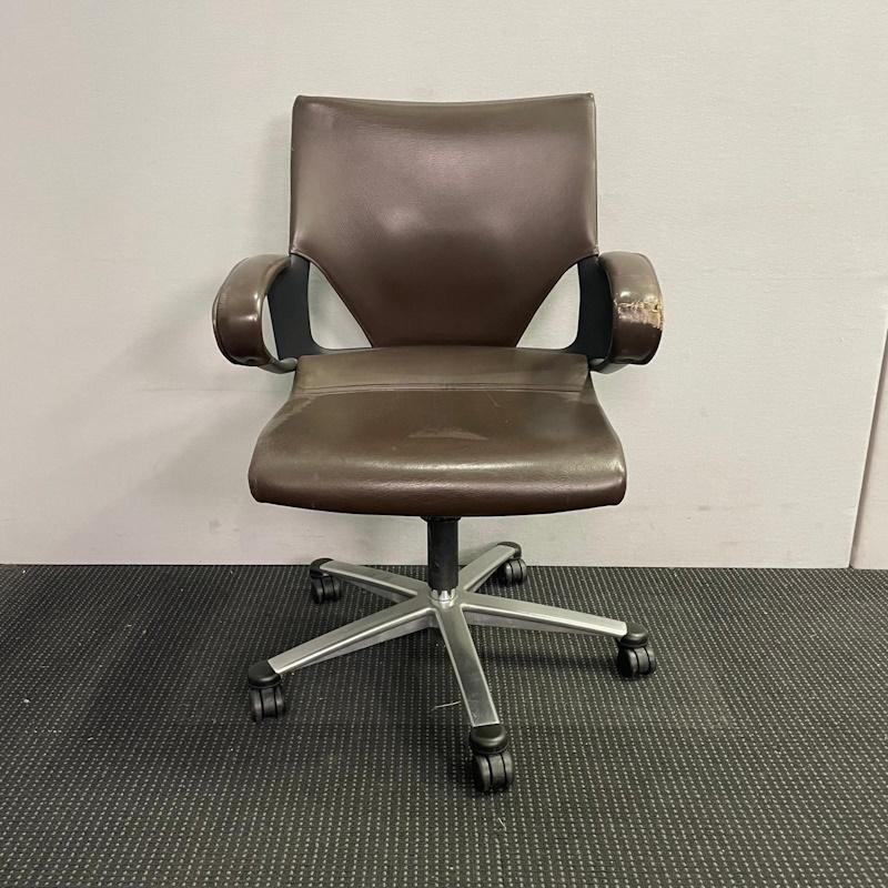Modus Swivel Leather Chair by Wilkhahn - SOLD - Canterbury Used Office ...